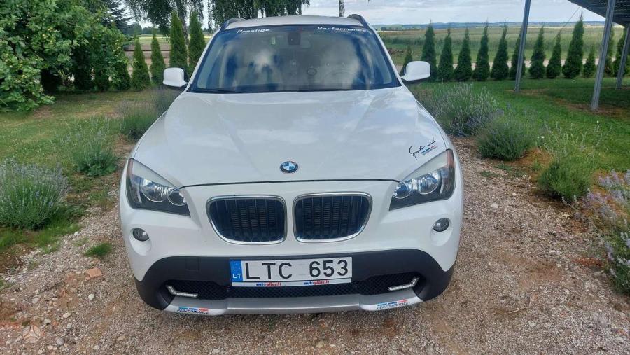 White BMW X1 2012 in Utena, with an engine capacity of 2.00 L and mileage of 227 thousand km for 8300 €, photo 8 on AUTOMOTO.COM.LV
