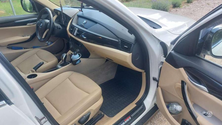 White BMW X1 2012 in Utena, with an engine capacity of 2.00 L and mileage of 227 thousand km for 8300 €, photo 10 on AUTOMOTO.COM.LV