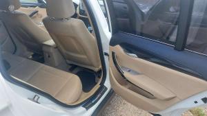 White BMW X1 2012 in Utena, with an engine capacity of 2.00 L and mileage of 227 thousand km for 8300 €, photo 13 on AUTOMOTO.COM.LV
