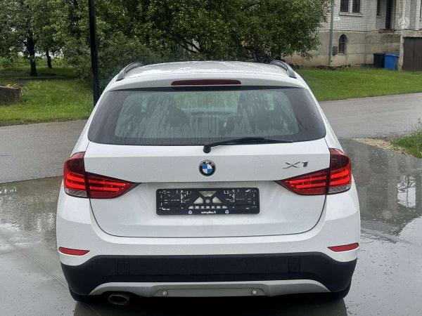 White BMW X1 2012 in Alytus, with an engine capacity of 2.00 L and mileage of 184 thousand km for 6650 €, photo 4 on AUTOMOTO.COM.LV