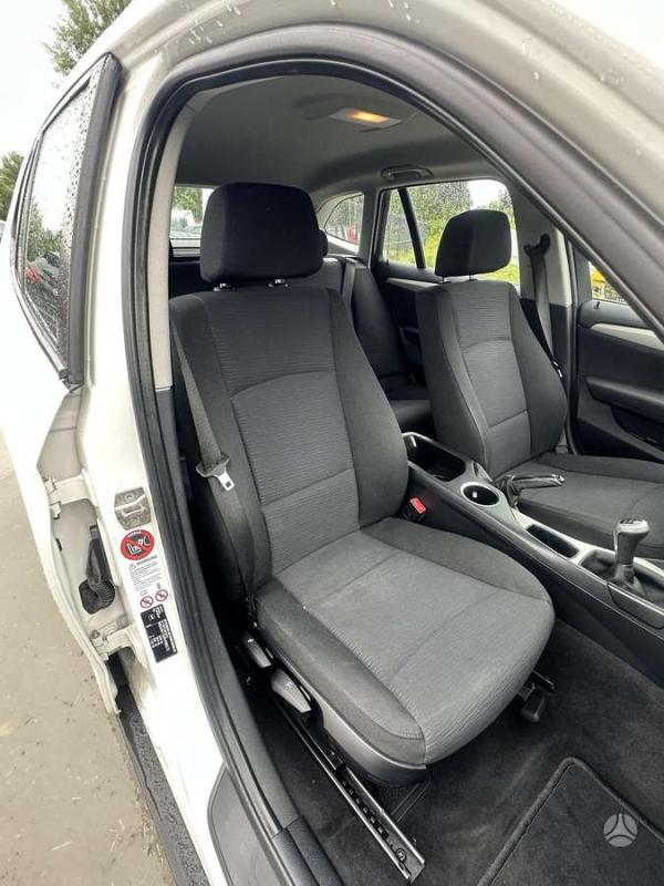 White BMW X1 2012 in Alytus, with an engine capacity of 2.00 L and mileage of 184 thousand km for 6650 €, photo 8 on AUTOMOTO.COM.LV
