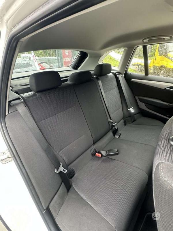 White BMW X1 2012 in Alytus, with an engine capacity of 2.00 L and mileage of 184 thousand km for 6650 €, photo 9 on AUTOMOTO.COM.LV