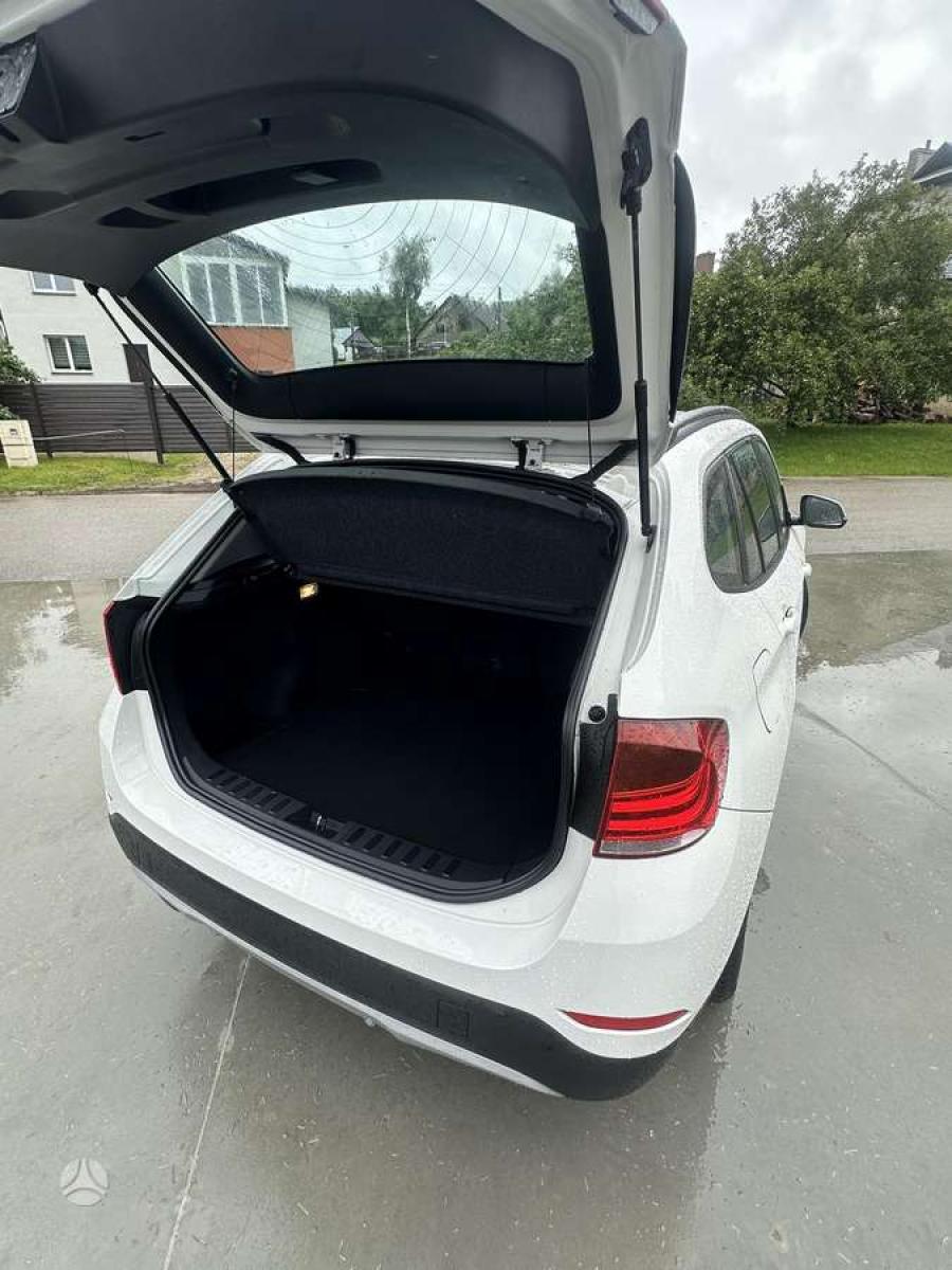 White BMW X1 2012 in Alytus, with an engine capacity of 2.00 L and mileage of 184 thousand km for 6650 €, photo 16 on AUTOMOTO.COM.LV