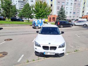 Белый БМВ Х1 2012 в Рига, объемом двигателя 2.00 л и пробегом 345 тыс. км за 6300 €, фото  на AUTOMOTO.COM.LV
