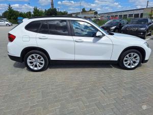 Белый БМВ Х1 2012 в Таураге, объемом двигателя 2.00 л и пробегом 221 тыс. км за 6650 €, фото 9 на AUTOMOTO.COM.LV