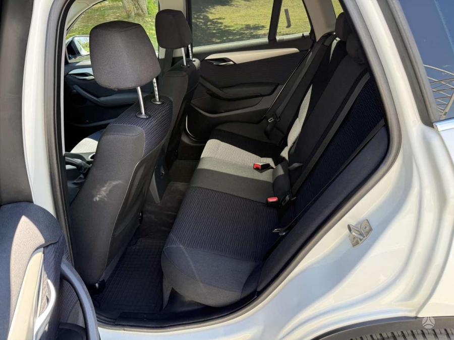 Balts BMW X1 2012 Marijampole, ar dzinēja tilpumu 2.00 L un nobraukumu 150 tūkst. km par 5700 €, foto 16 vietnē AUTOMOTO.COM.LV