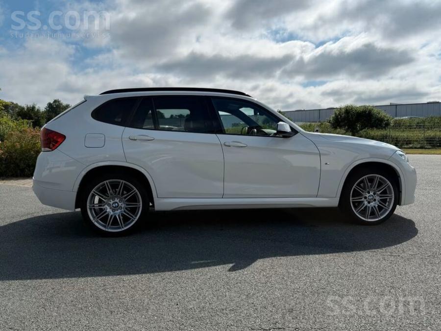 White BMW X1 2012 in Riga, with an engine capacity of 2.00 L and mileage of 225 thousand km for 10900 €, photo 3 on AUTOMOTO.COM.LV