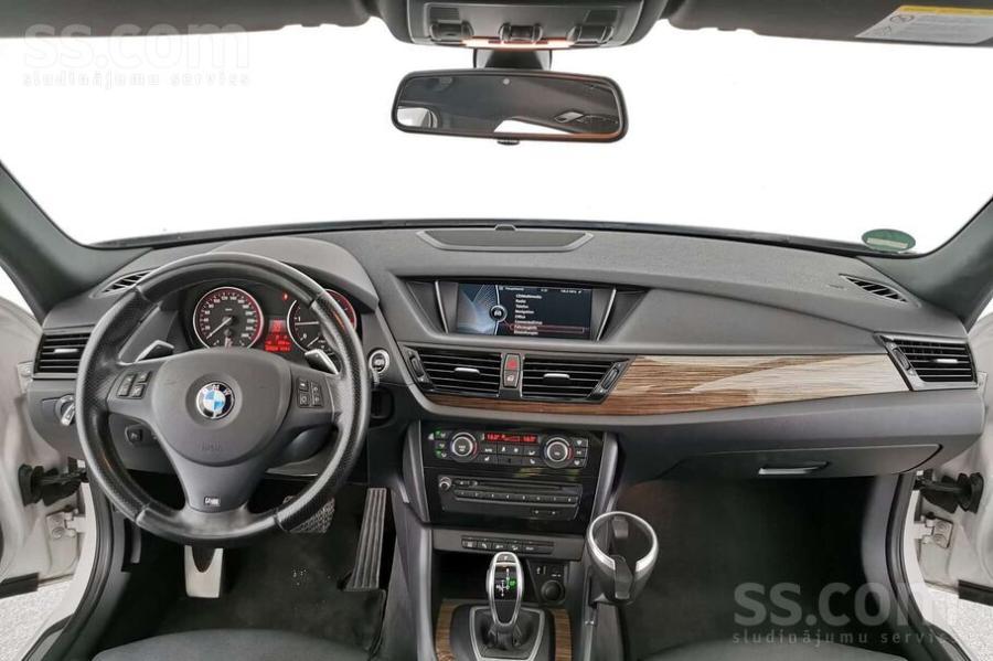 White BMW X1 2012 in Riga, with an engine capacity of 2.00 L and mileage of 225 thousand km for 10900 €, photo 5 on AUTOMOTO.COM.LV