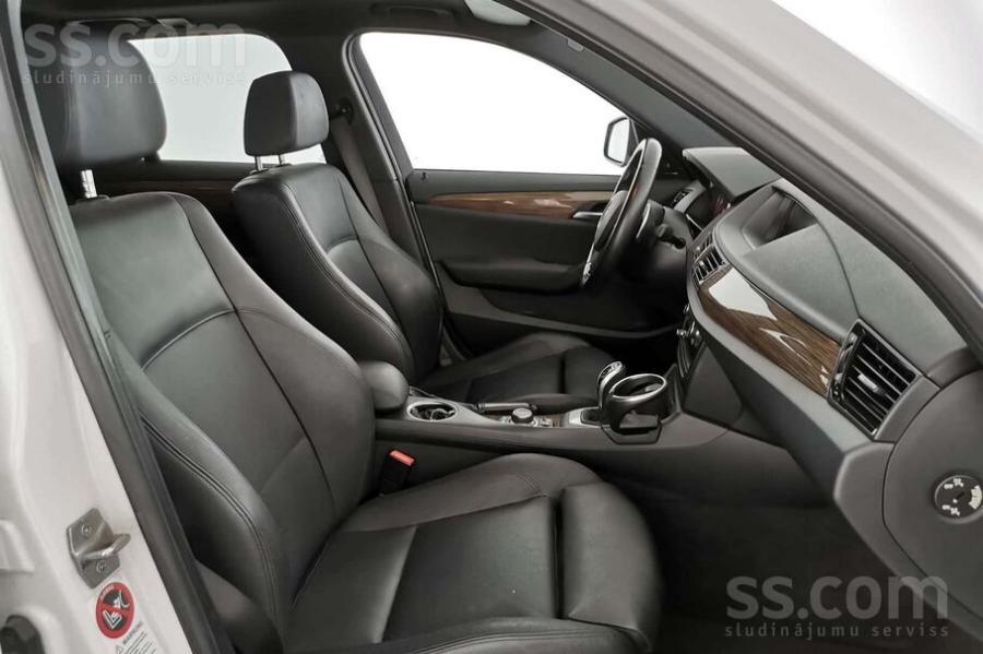 White BMW X1 2012 in Riga, with an engine capacity of 2.00 L and mileage of 225 thousand km for 10900 €, photo 7 on AUTOMOTO.COM.LV