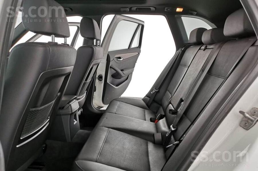 White BMW X1 2012 in Riga, with an engine capacity of 2.00 L and mileage of 225 thousand km for 10900 €, photo 8 on AUTOMOTO.COM.LV