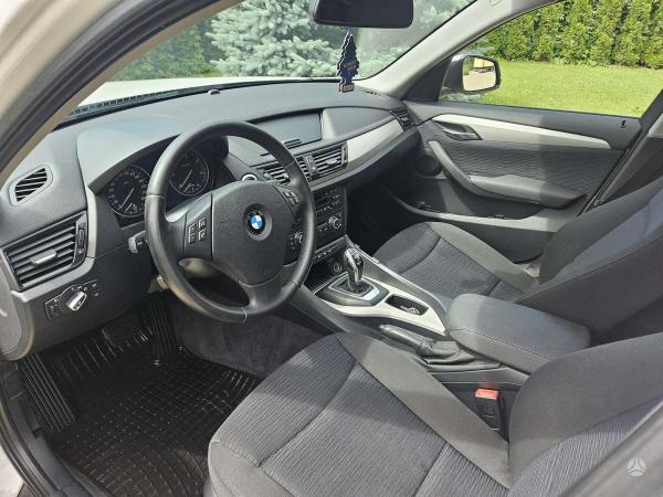 White BMW X1 2012 in Vilnius, with an engine capacity of 2.00 L and mileage of 253 thousand km for 6750 €, photo 6 on AUTOMOTO.COM.LV