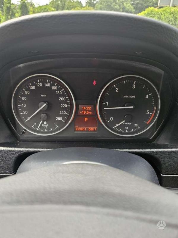 White BMW X1 2012 in Vilnius, with an engine capacity of 2.00 L and mileage of 253 thousand km for 6750 €, photo 8 on AUTOMOTO.COM.LV
