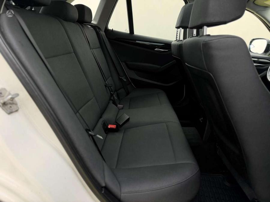 Balts BMW X1 2012 Viļņa, ar dzinēja tilpumu 2.00 L un nobraukumu 171 tūkst. km par 9999 €, foto 14 vietnē AUTOMOTO.COM.LV