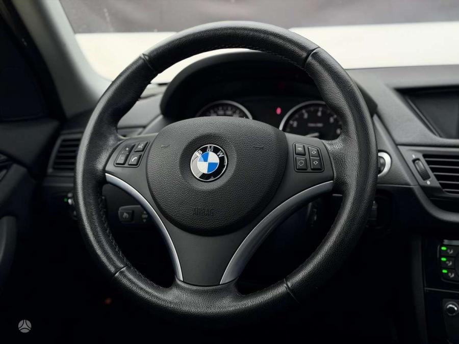 Balts BMW X1 2012 Viļņa, ar dzinēja tilpumu 2.00 L un nobraukumu 171 tūkst. km par 9999 €, foto 19 vietnē AUTOMOTO.COM.LV