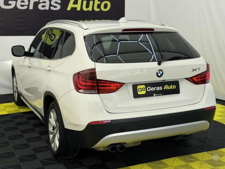White BMW X1 2012 in Vilnius, with an engine capacity of 2.00 L and mileage of 171 thousand km for 9999 €, photo 7 on AUTOMOTO.COM.LV