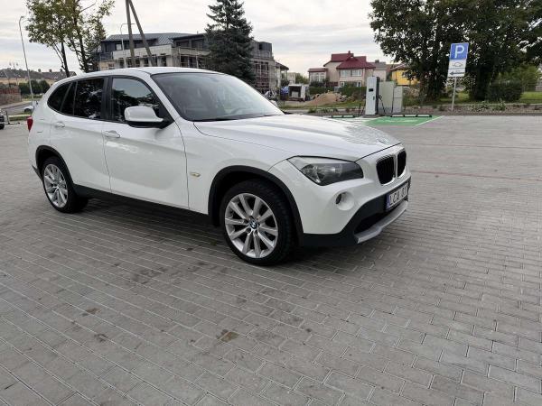 БМВ Х1 2012 в Рокишкис на AUTOMOTO.COM.LV Белый БМВ Х1 2012 в Рокишкис, объемом двигателя 2.00 л и пробегом 220 тыс. км за 6300 €, фото 4 на AUTOMOTO.COM.LV