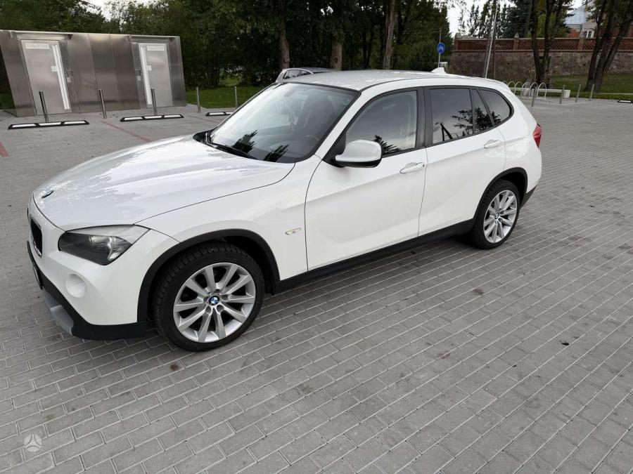 White BMW X1 2012 in Rokiskis, with an engine capacity of 2.00 L and mileage of 220 thousand km for 6300 €, photo 5 on AUTOMOTO.COM.LV