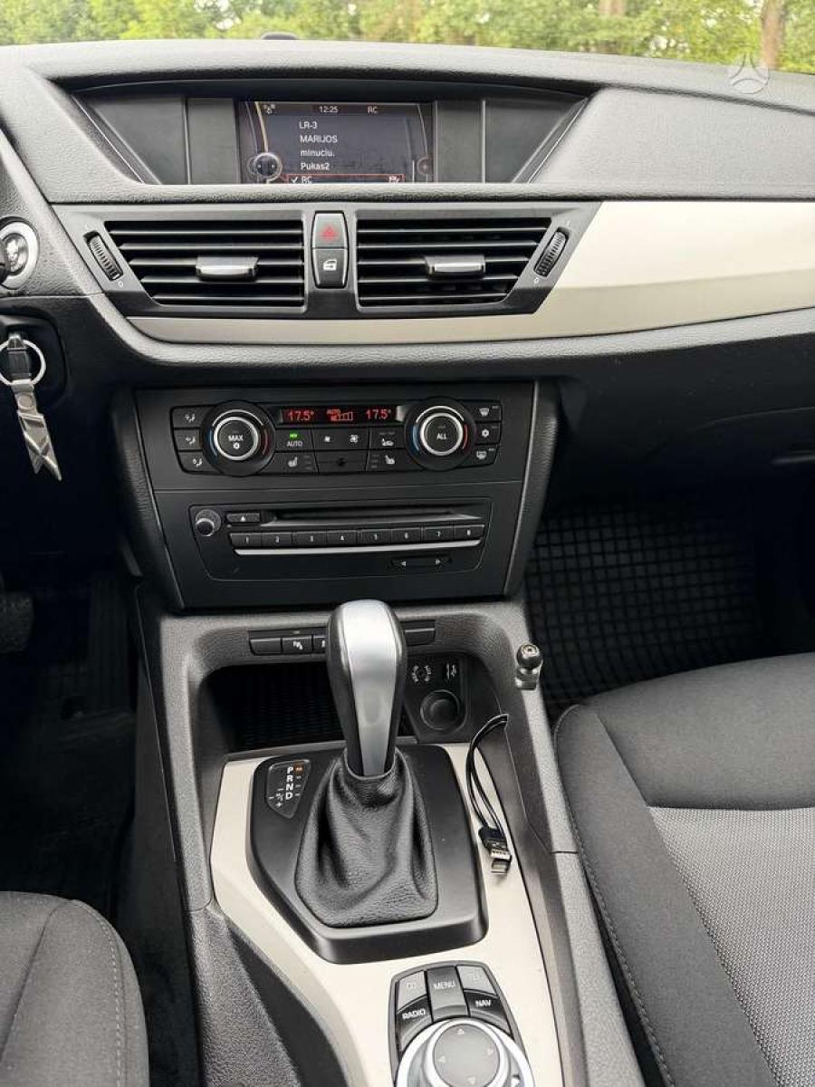 White BMW X1 2012 in Rokiskis, with an engine capacity of 2.00 L and mileage of 220 thousand km for 6300 €, photo 10 on AUTOMOTO.COM.LV