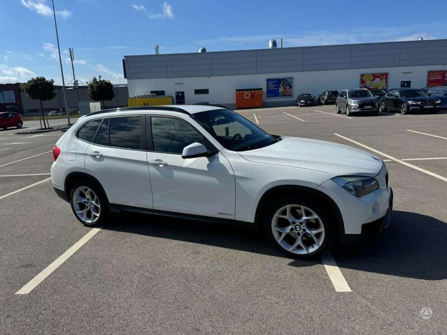 White BMW X1 2012 in Kaunas, with an engine capacity of 2.00 L and mileage of 324 thousand km for 5750 €, photo 4 on AUTOMOTO.COM.LV