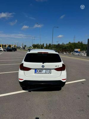 White BMW X1 2012 in Kaunas, with an engine capacity of 2.00 L and mileage of 324 thousand km for 5750 €, photo 5 on AUTOMOTO.COM.LV