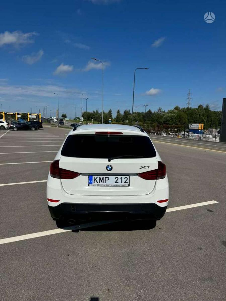 White BMW X1 2012 in Kaunas, with an engine capacity of 2.00 L and mileage of 324 thousand km for 5750 €, photo 5 on AUTOMOTO.COM.LV