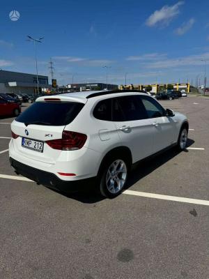 White BMW X1 2012 in Kaunas, with an engine capacity of 2.00 L and mileage of 324 thousand km for 5750 €, photo 6 on AUTOMOTO.COM.LV