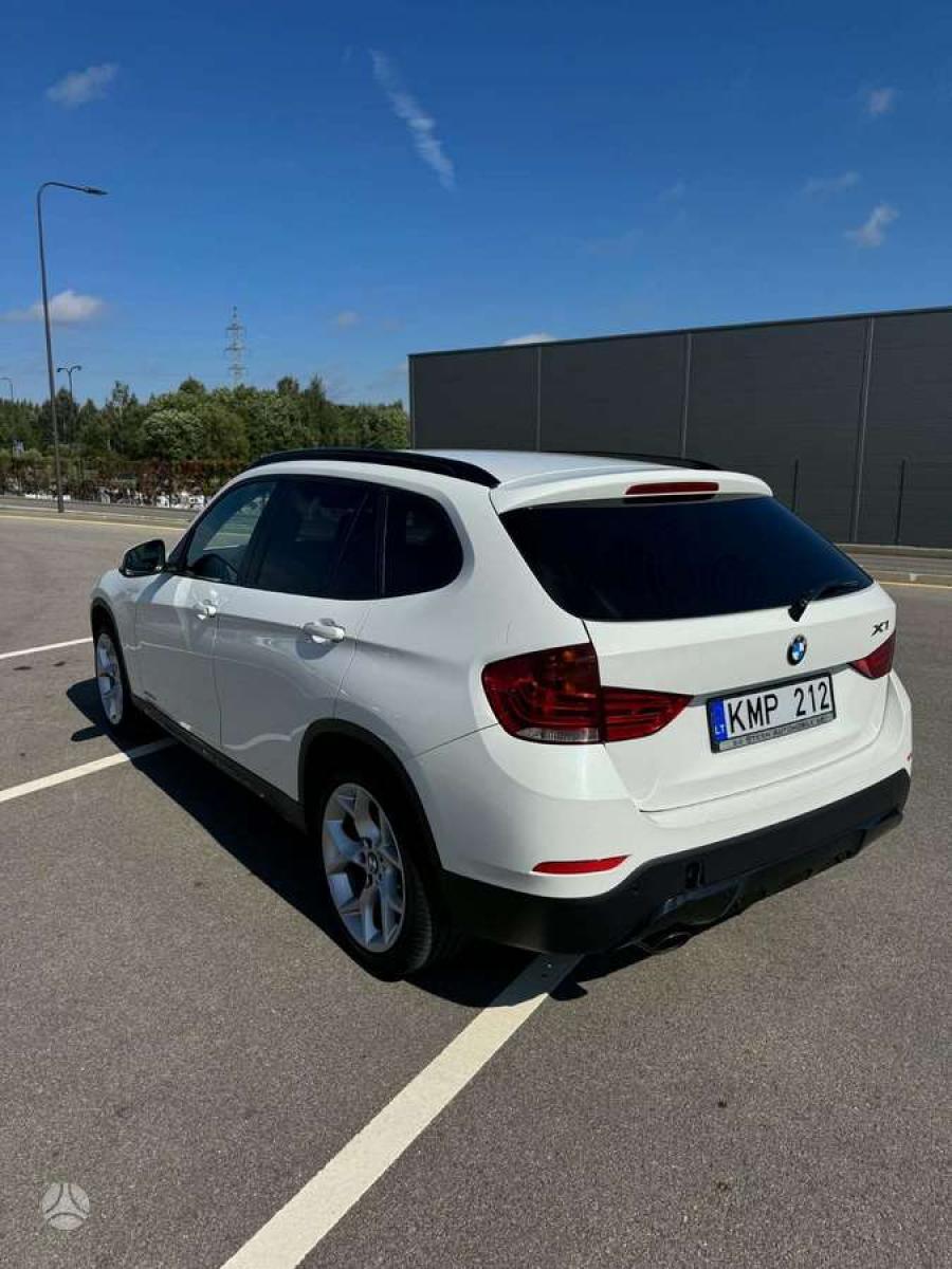 White BMW X1 2012 in Kaunas, with an engine capacity of 2.00 L and mileage of 324 thousand km for 5750 €, photo 7 on AUTOMOTO.COM.LV