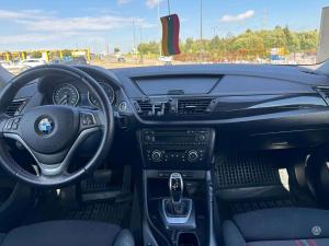 White BMW X1 2012 in Kaunas, with an engine capacity of 2.00 L and mileage of 324 thousand km for 5750 €, photo 8 on AUTOMOTO.COM.LV