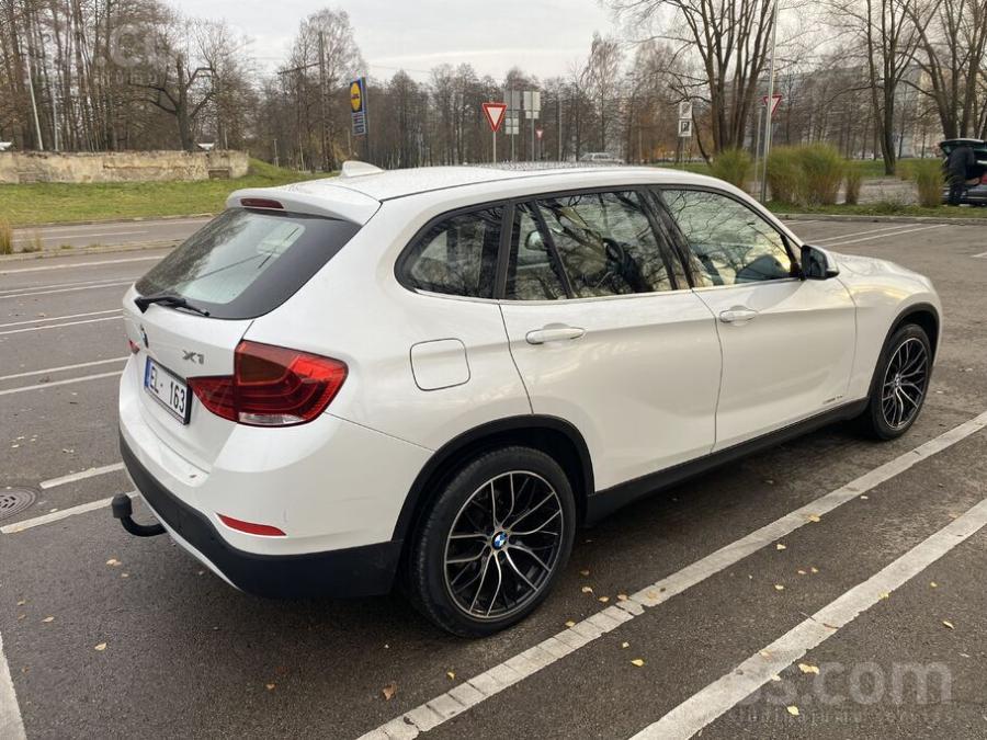 White BMW X1 2013 in Riga, with an engine capacity of 2.00 L and mileage of 228 thousand km for 9190 €, photo 2 on AUTOMOTO.COM.LV