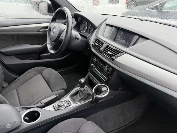 White BMW X1 2013 in Utena, with an engine capacity of 2.00 L and mileage of 237 thousand km for 6850 €, photo 9 on AUTOMOTO.COM.LV