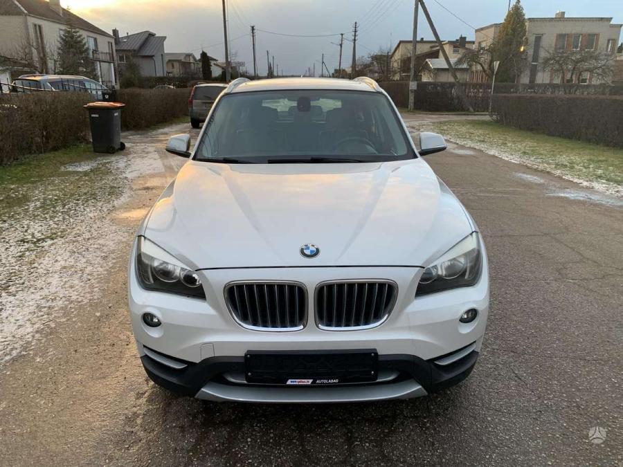 White BMW X1 2013 in Ukmerge, with an engine capacity of 2.00 L and mileage of 314 thousand km for 7250 €, photo 3 on AUTOMOTO.COM.LV