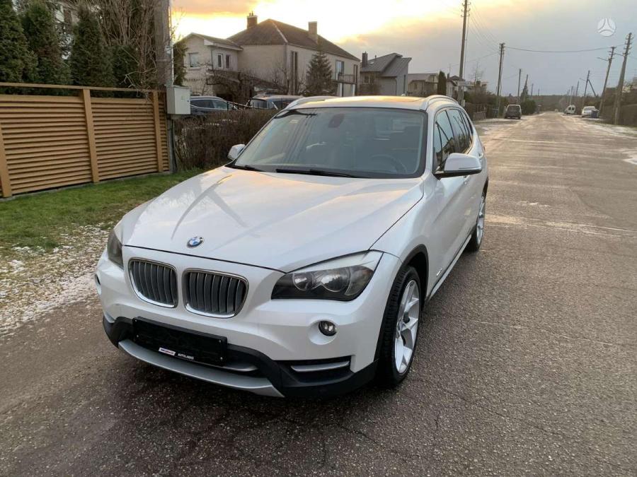 White BMW X1 2013 in Ukmerge, with an engine capacity of 2.00 L and mileage of 314 thousand km for 7250 €, photo 4 on AUTOMOTO.COM.LV