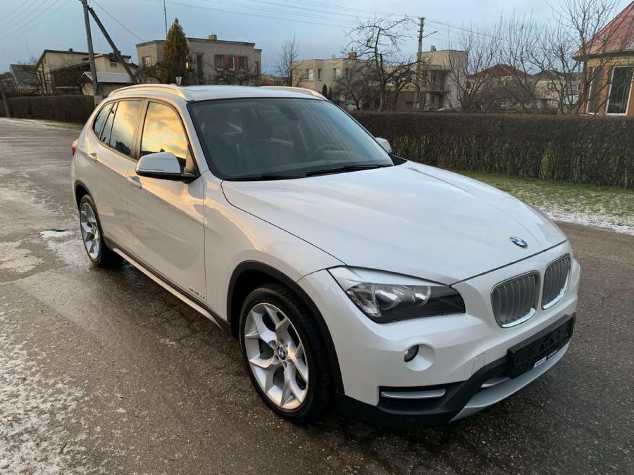White BMW X1 2013 in Ukmerge, with an engine capacity of 2.00 L and mileage of 314 thousand km for 7250 €, photo 8 on AUTOMOTO.COM.LV