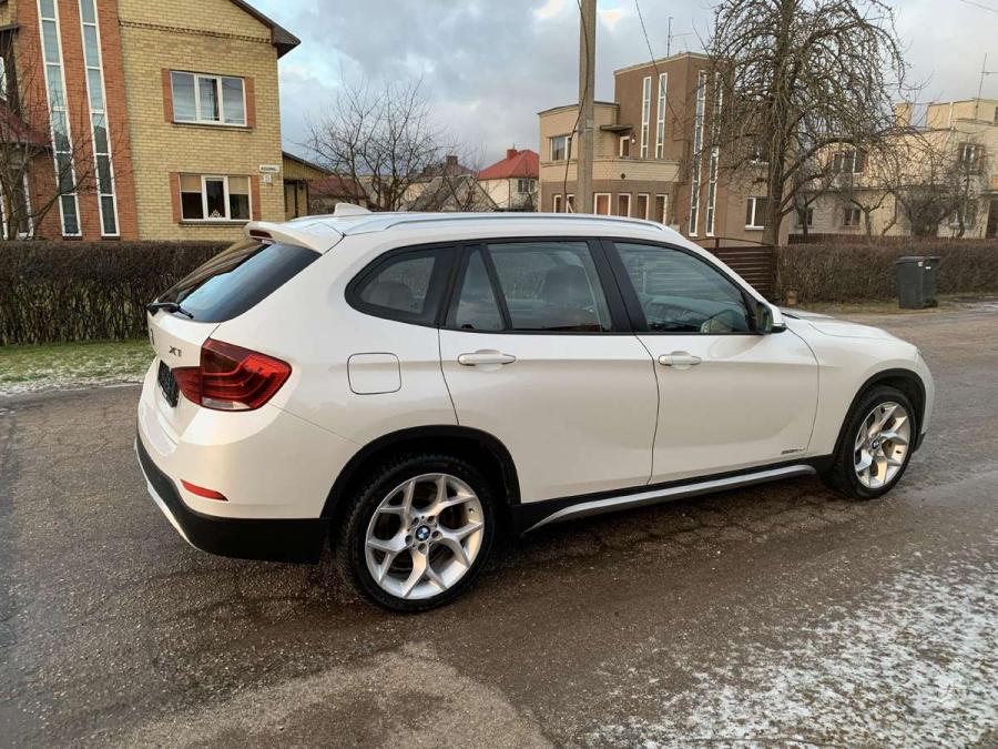 White BMW X1 2013 in Ukmerge, with an engine capacity of 2.00 L and mileage of 314 thousand km for 7250 €, photo 9 on AUTOMOTO.COM.LV