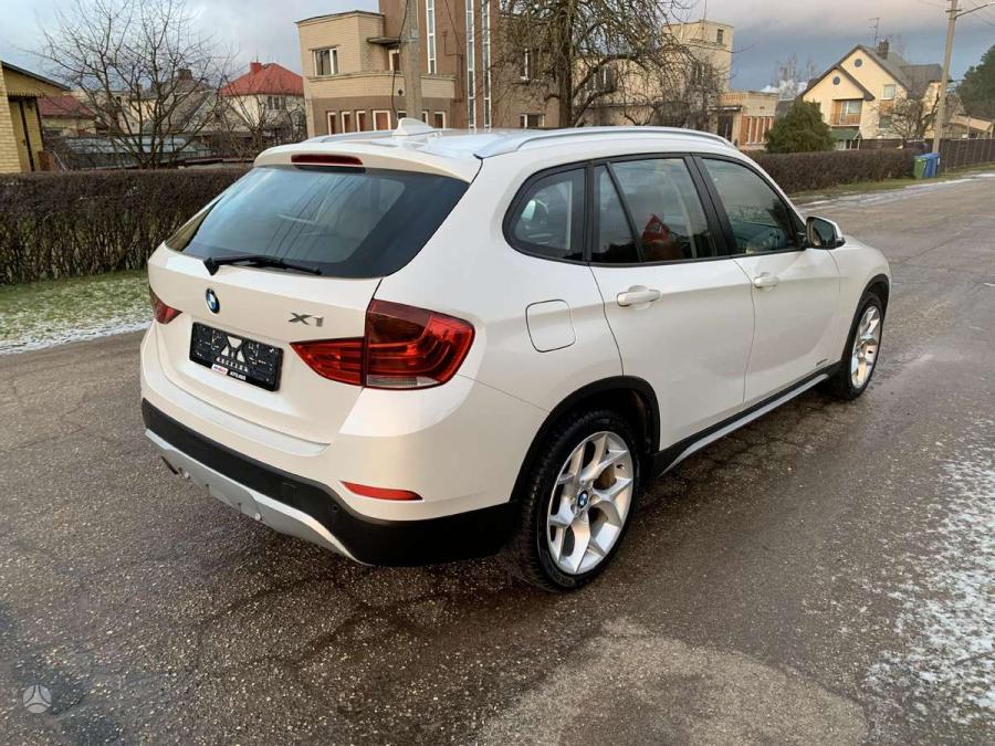 White BMW X1 2013 in Ukmerge, with an engine capacity of 2.00 L and mileage of 314 thousand km for 7250 €, photo 10 on AUTOMOTO.COM.LV
