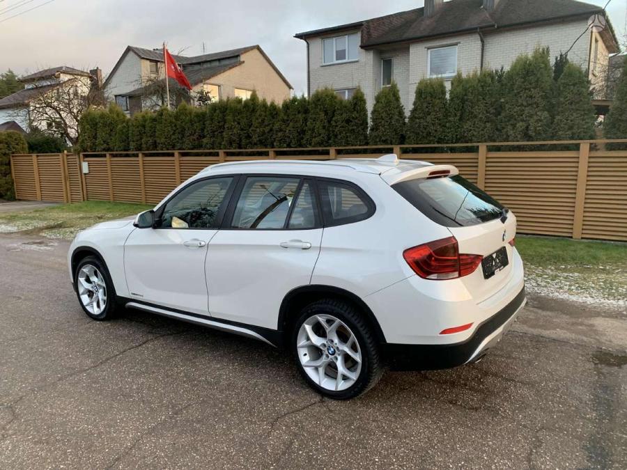 White BMW X1 2013 in Ukmerge, with an engine capacity of 2.00 L and mileage of 314 thousand km for 7250 €, photo 13 on AUTOMOTO.COM.LV