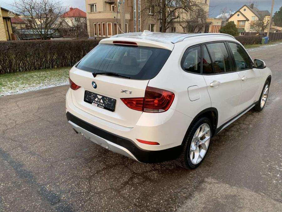 White BMW X1 2013 in Ukmerge, with an engine capacity of 2.00 L and mileage of 314 thousand km for 7250 €, photo 14 on AUTOMOTO.COM.LV