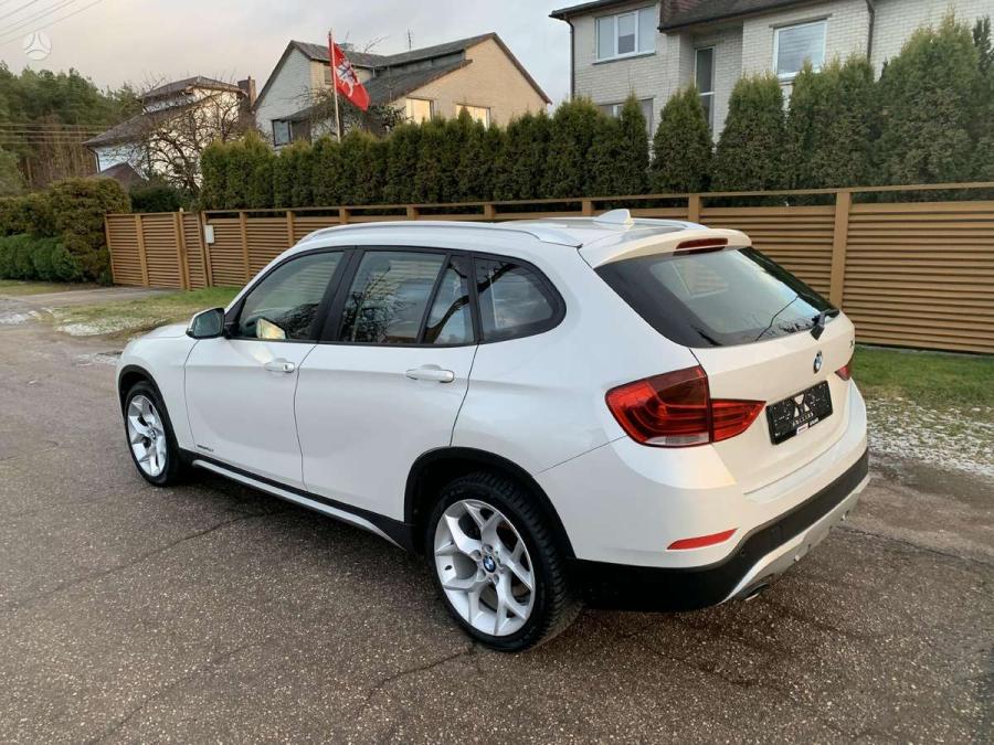 White BMW X1 2013 in Ukmerge, with an engine capacity of 2.00 L and mileage of 314 thousand km for 7250 €, photo 15 on AUTOMOTO.COM.LV