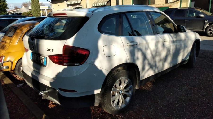White BMW X1 2013 in Panevezys, with an engine capacity of 2.00 L and mileage of 151 thousand km for 4200 €, photo 3 on AUTOMOTO.COM.LV