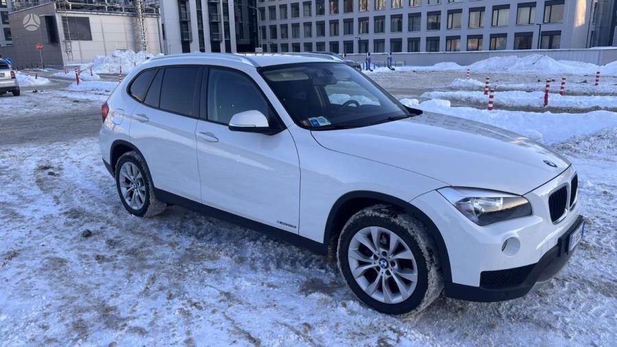 White BMW X1 2013 in Vilnius, with an engine capacity of 2.00 L and mileage of 128 thousand km for 8400 €, photo 1 on AUTOMOTO.COM.LV