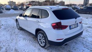 White BMW X1 2013 in Vilnius, with an engine capacity of 2.00 L and mileage of 128 thousand km for 8400 €, photo 3 on AUTOMOTO.COM.LV