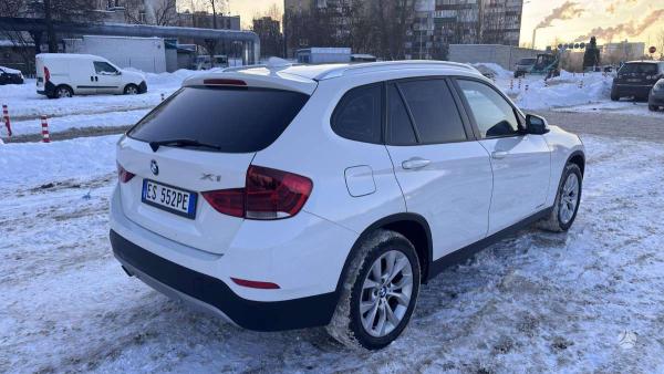 White BMW X1 2013 in Vilnius, with an engine capacity of 2.00 L and mileage of 128 thousand km for 8400 €, photo 4 on AUTOMOTO.COM.LV