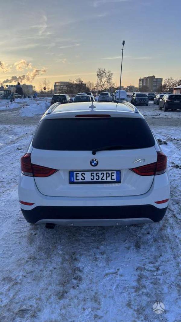 White BMW X1 2013 in Vilnius, with an engine capacity of 2.00 L and mileage of 128 thousand km for 8400 €, photo 8 on AUTOMOTO.COM.LV
