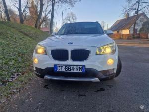 Balts BMW X1 2013 Kelmė, ar dzinēja tilpumu 2.00 L un nobraukumu 299 tūkst. km par 8350 €, foto  vietnē AUTOMOTO.COM.LV
