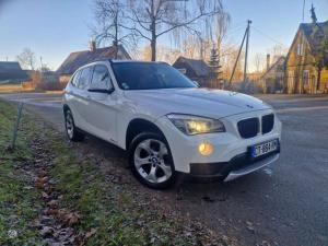 White BMW X1 2013 in Kelme, with an engine capacity of 2.00 L and mileage of 299 thousand km for 8350 €, photo 3 on AUTOMOTO.COM.LV