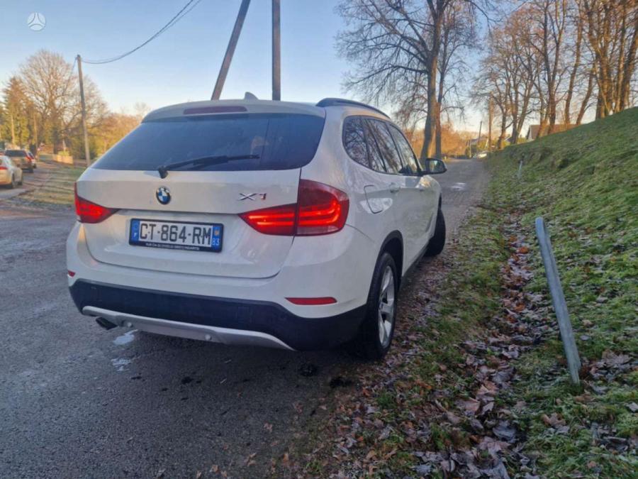 White BMW X1 2013 in Kelme, with an engine capacity of 2.00 L and mileage of 299 thousand km for 8350 €, photo 7 on AUTOMOTO.COM.LV