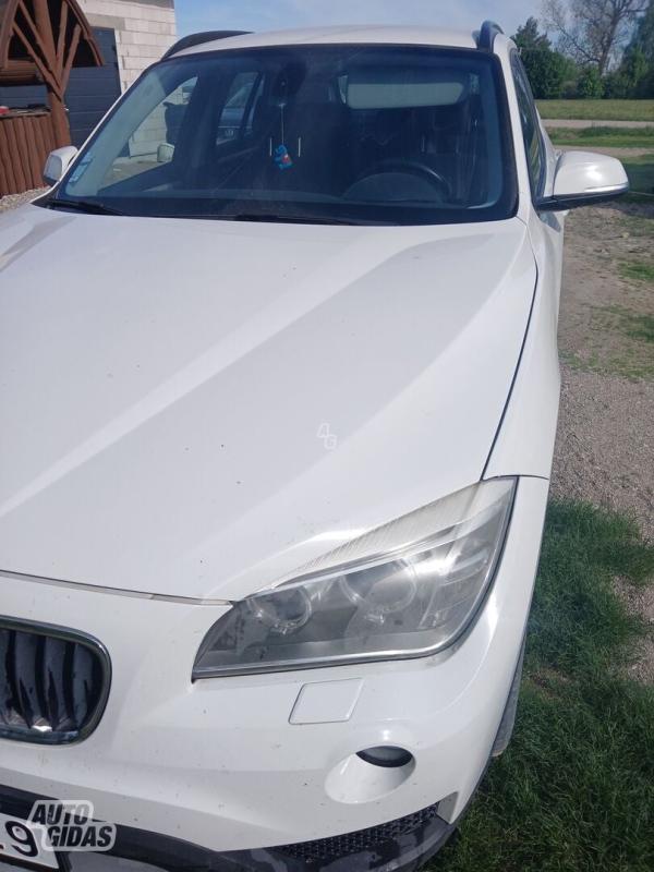 White BMW X1 2013 in Jurbarkas, with an engine capacity of 2.00 L and mileage of 230 thousand km for 4200 €, photo 1 on AUTOMOTO.COM.LV