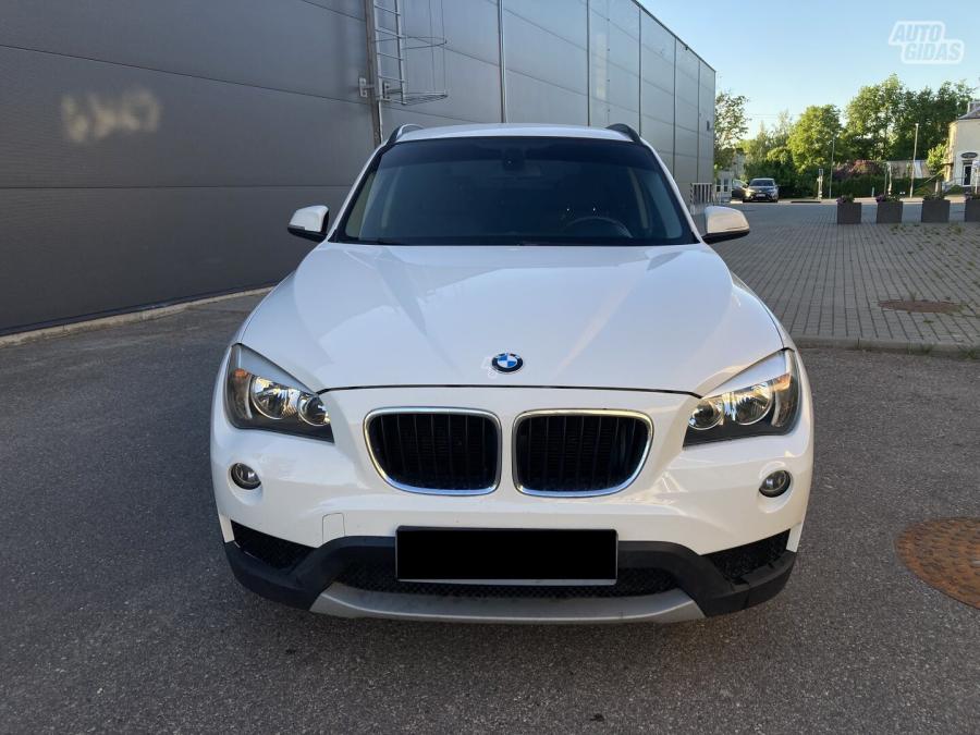 White BMW X1 2013 in Marijampole, with an engine capacity of 2.00 L and mileage of 298 thousand km for 6750 €, photo 4 on AUTOMOTO.COM.LV