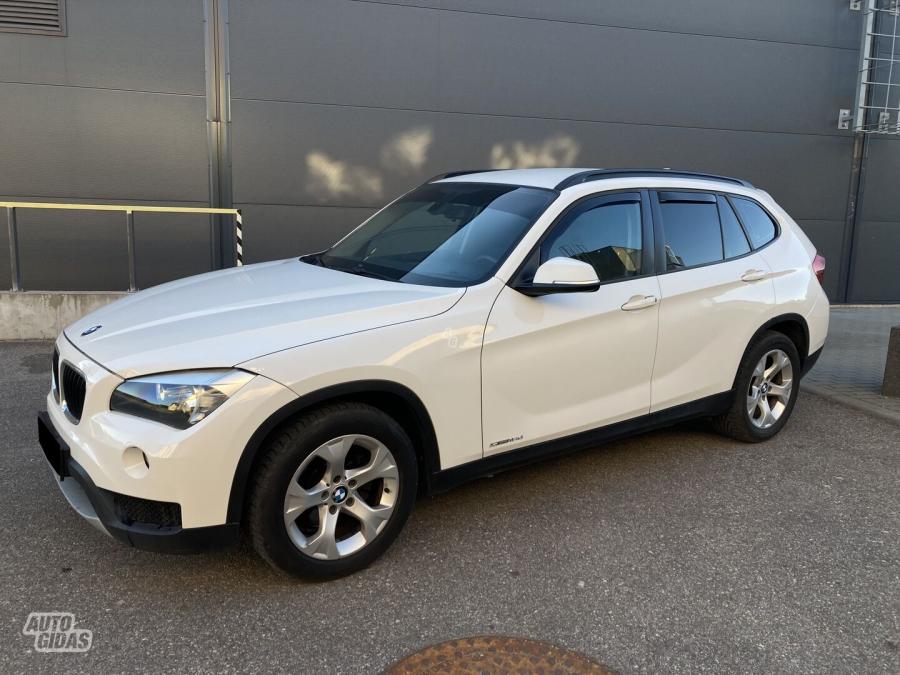 White BMW X1 2013 in Marijampole, with an engine capacity of 2.00 L and mileage of 298 thousand km for 6750 €, photo 6 on AUTOMOTO.COM.LV