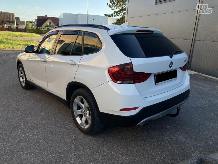 White BMW X1 2013 in Marijampole, with an engine capacity of 2.00 L and mileage of 298 thousand km for 6750 €, photo 8 on AUTOMOTO.COM.LV